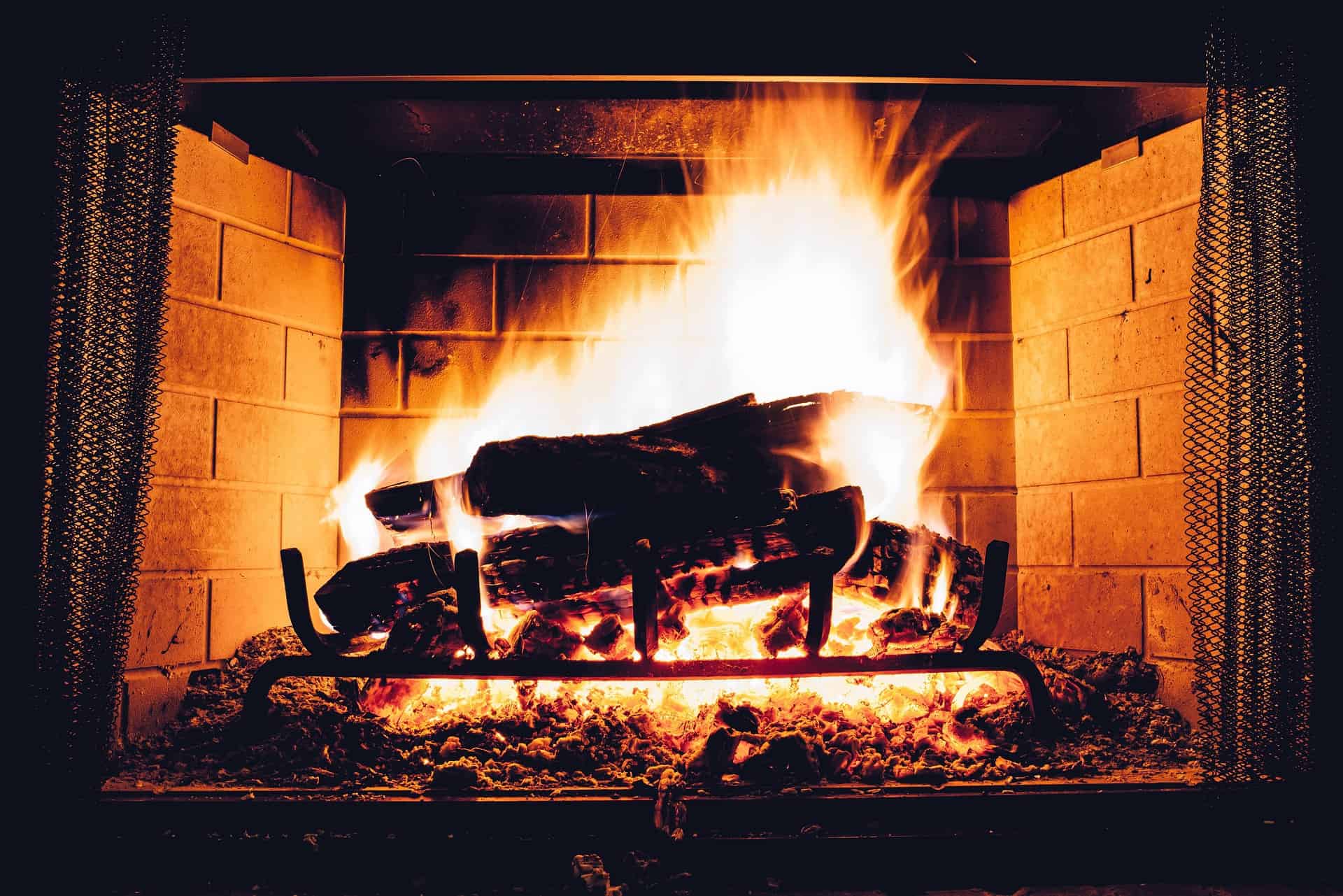 7 tips voor hout stoken in een kachel of open haard - Bustotaal